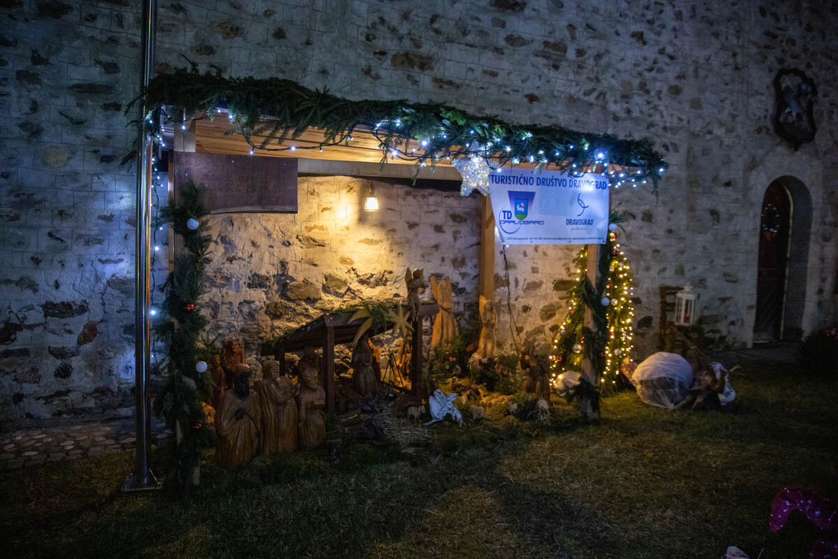 Predbožični koncert z Majdo in Marjanom Petanom ter Ano Dušico - dravograd.si